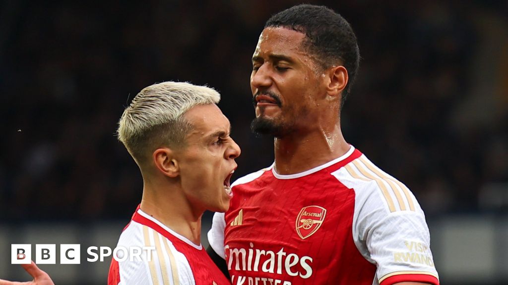 Everton 0-1 Arsenal: Leandro Trossard strike gives Gunners Premier League win - BBC Sport