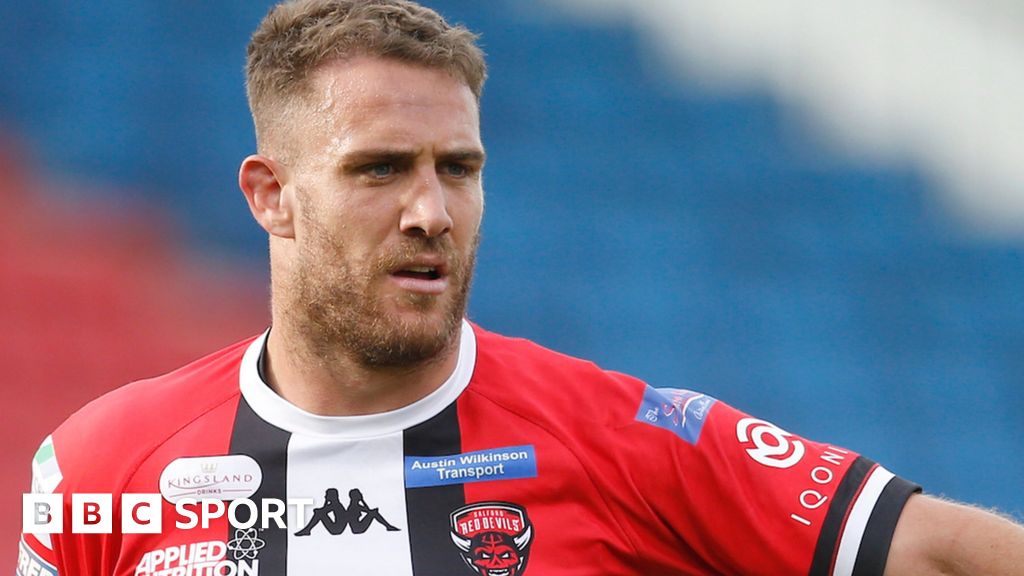 Lee Mossop: Shoulder issue forces Salford Red Devils skipper's ...