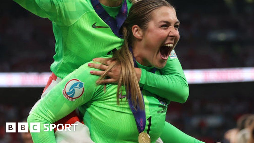Mary Earps: England goalkeeper's remarkable career turnaround - BBC Sport