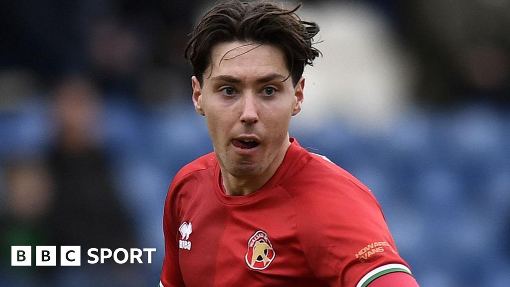 Isaac Hutchinson: Bristol Rovers sign Walsall midfielder - BBC Sport