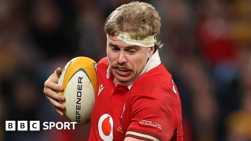 Aaron Wainwright: Wales and Dragons number eight wins player-of-the ...