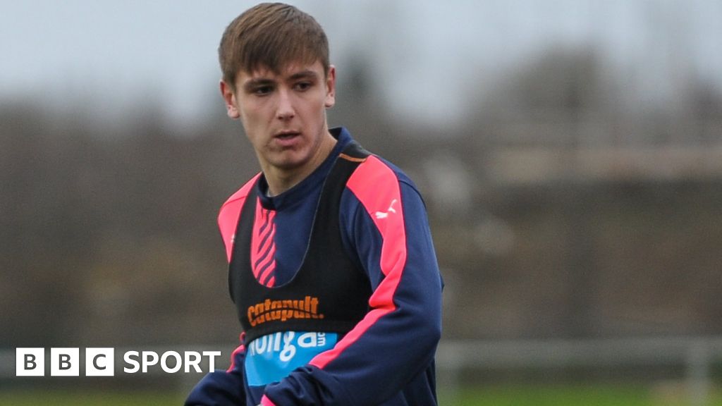 Liam Smith: Blackpool sign Newcastle United midfielder on loan - BBC Sport