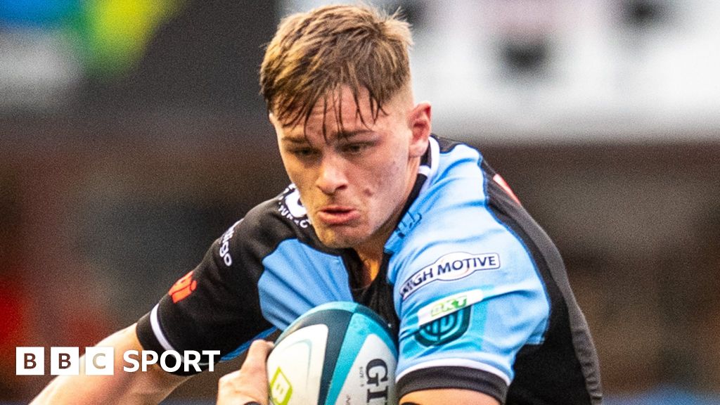 Alex Mann: New Wales squad flanker signs long-term contract - BBC Sport