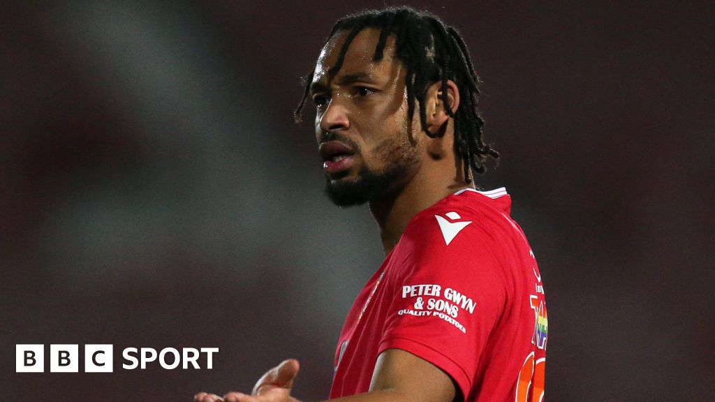 Dean Keates: Wrexham manager hopeful of signing Kwame Thomas ...