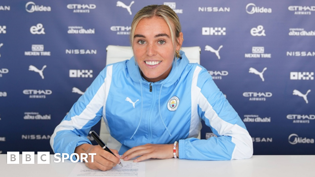 Jill Roord: Manchester City sign midfielder for club record fee - BBC Sport