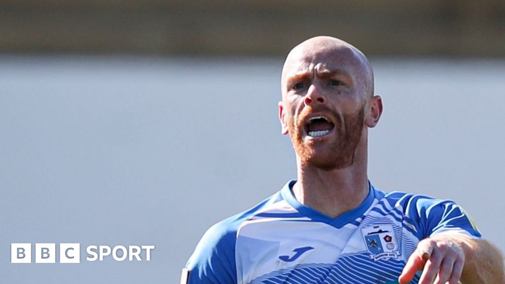Jason Taylor: Barrow midfielder signs new deal to become player-coach ...