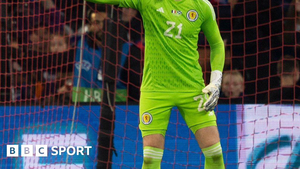 First Scotland start for Clark - BBC Sport
