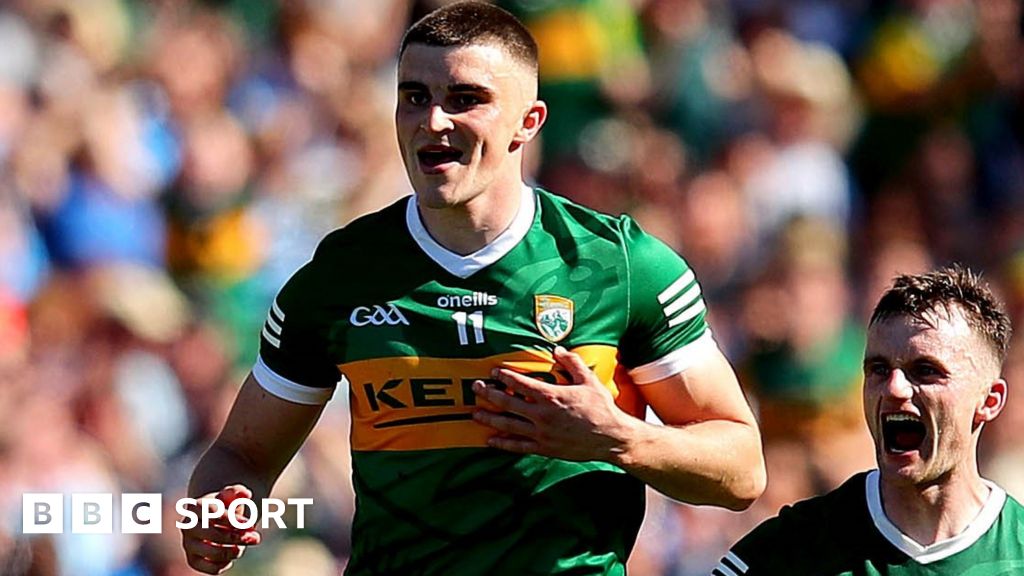 Dublin 1-13 Kerry 1-14: Sean O'Shea's huge last-kick free earns Kingdom ...