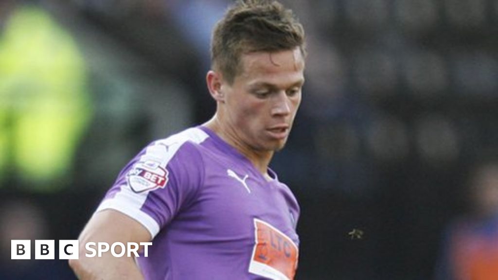 Craig Tanner: Plymouth Argyle extend loan of Reading forward - BBC Sport