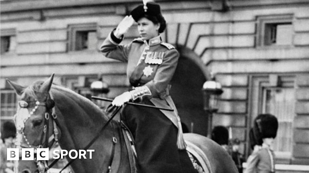 In pictures: Sporting memories of the Queen - BBC Sport