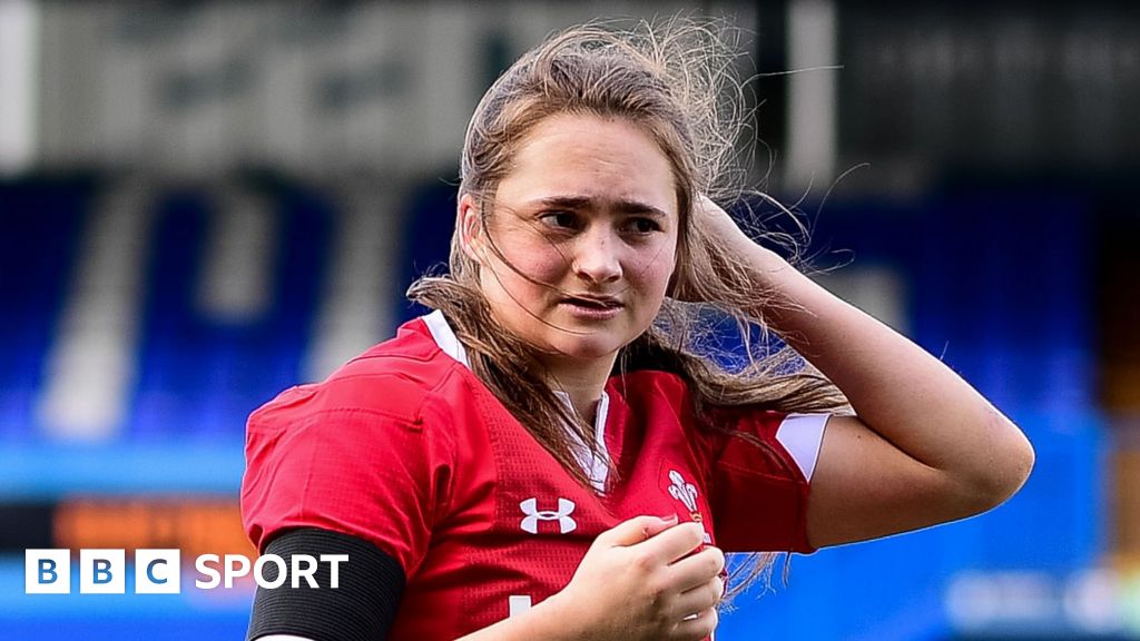 Caitlin Lewis: Gloucester-Hartpury sign Wales winger - BBC Sport