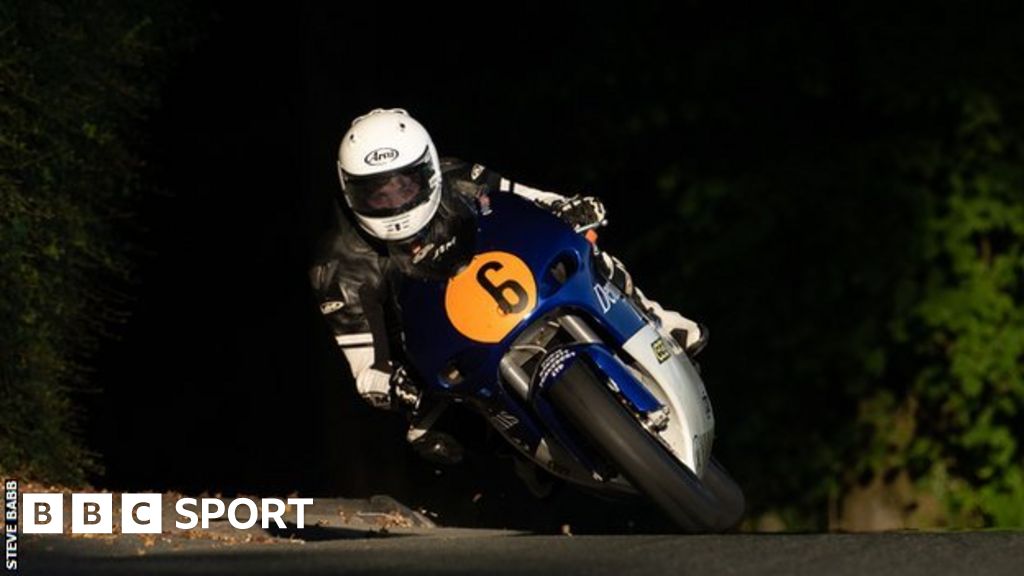 Manx GP: James Hind takes record-breaking win in Lightweight race - BBC ...