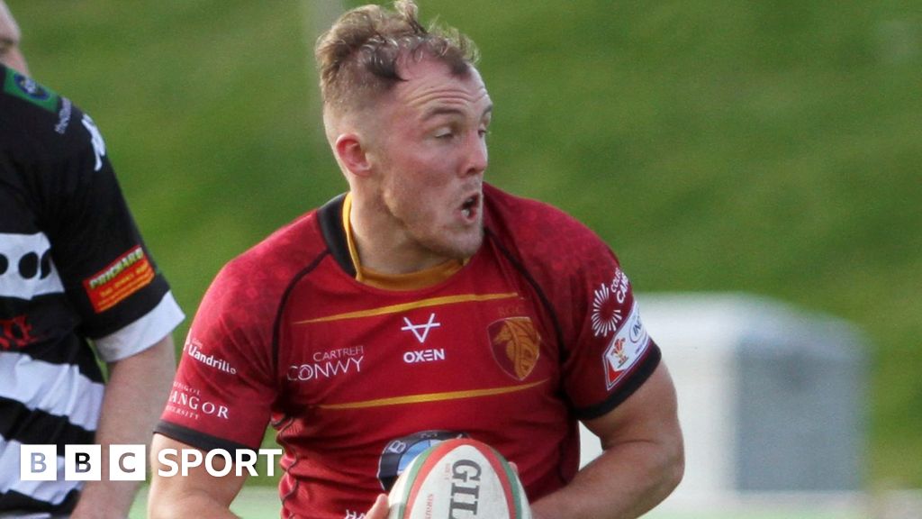 Efan Jones: Scarlets sign fourth scrum-half - BBC Sport