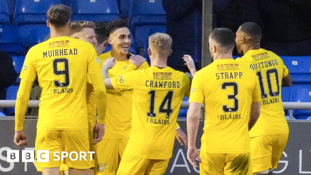 Cove Rangers 1-2 Greenock Morton: Late Robbie Crawford goal edges ...