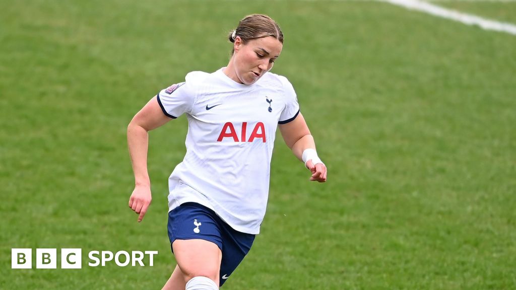 Amy James-Turner: Defender extends Tottenham deal until 2026 - BBC Sport
