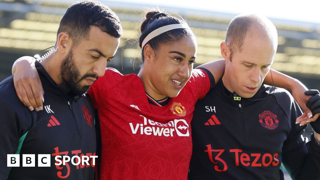 Gabby George: Manchester United defender's injury 'doesn't look good ...