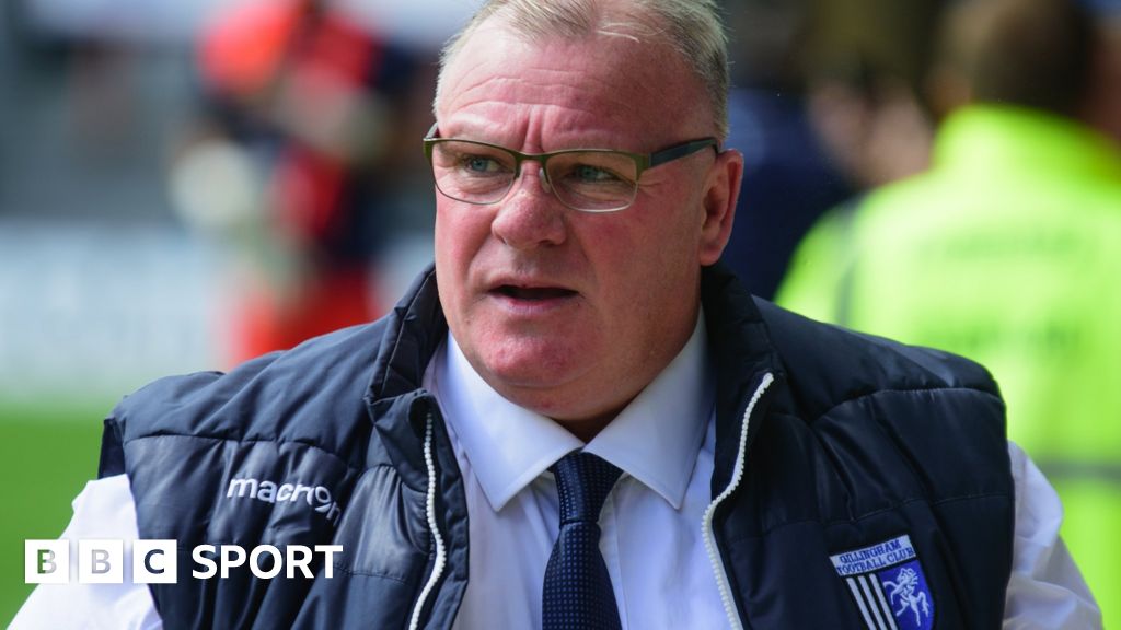Steve Evans: Stevenage keen to talk to Gillingham manager - BBC Sport