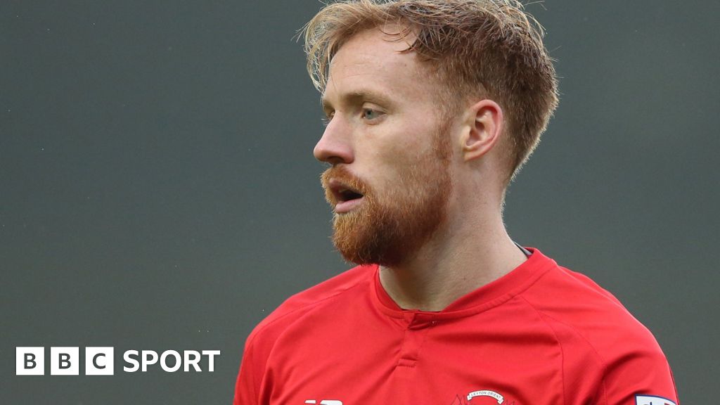 James Brophy: Cambridge United sign Leyton Orient midfielder - BBC Sport
