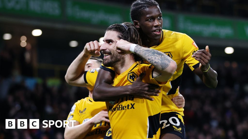 Wolverhampton Wanderers 4-0 Watford: Early goals heap misery on Roy ...