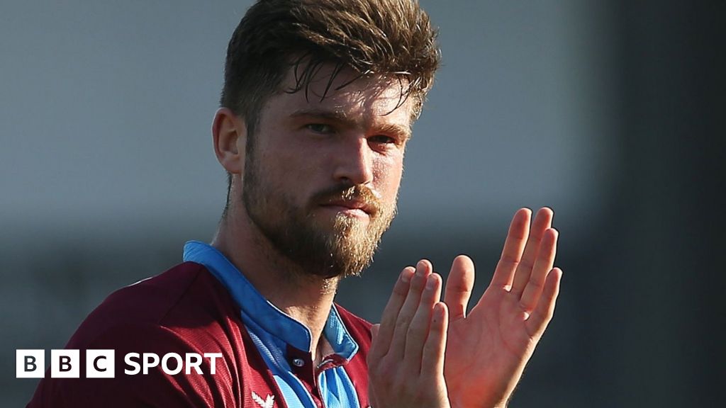 Cameron Burgess: Salford City sign Scunthorpe United defender on loan ...