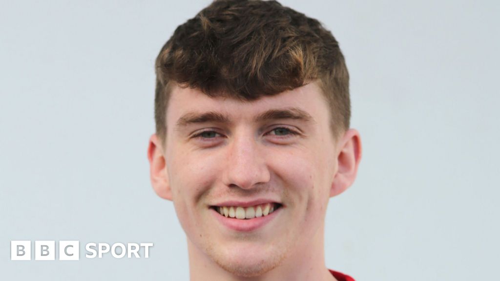 Micheal Glynn: Dungannon sign Glynn on loan from Candystripes - BBC Sport