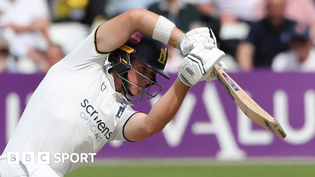 County Championship: Warwickshire on top against Somerset - BBC Sport