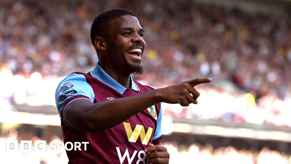 Foster signs new long-term deal - BBC Sport