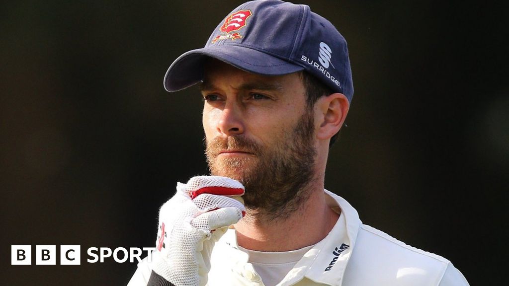 James Foster: Essex wicketkeeper signs new contract - BBC Sport