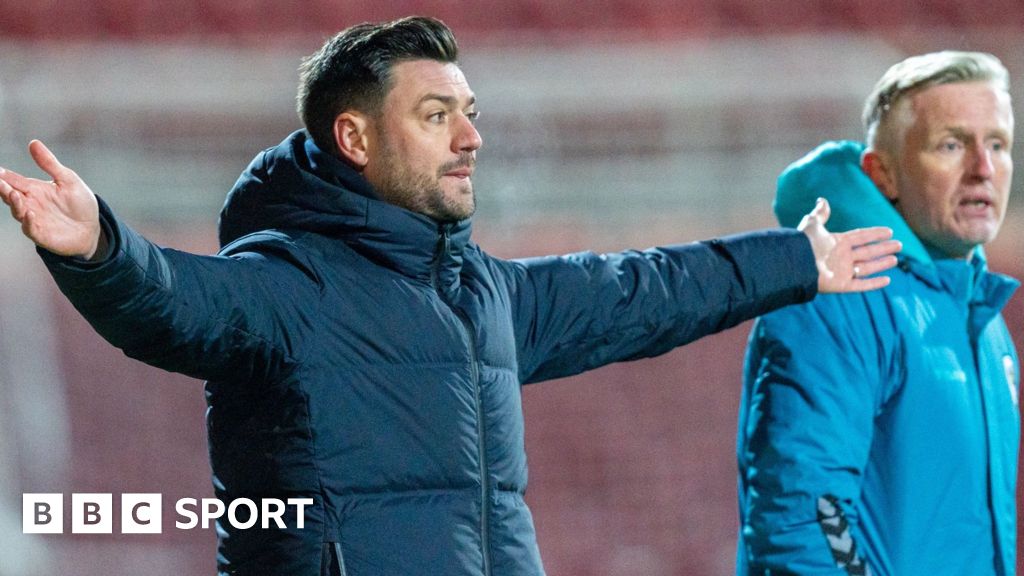 Swindon Town 0-0 AFC Wimbledon - BBC Sport