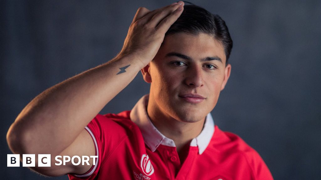 Louis Rees-Zammit: Former Wales rugby player is 'loving' NFL training ...