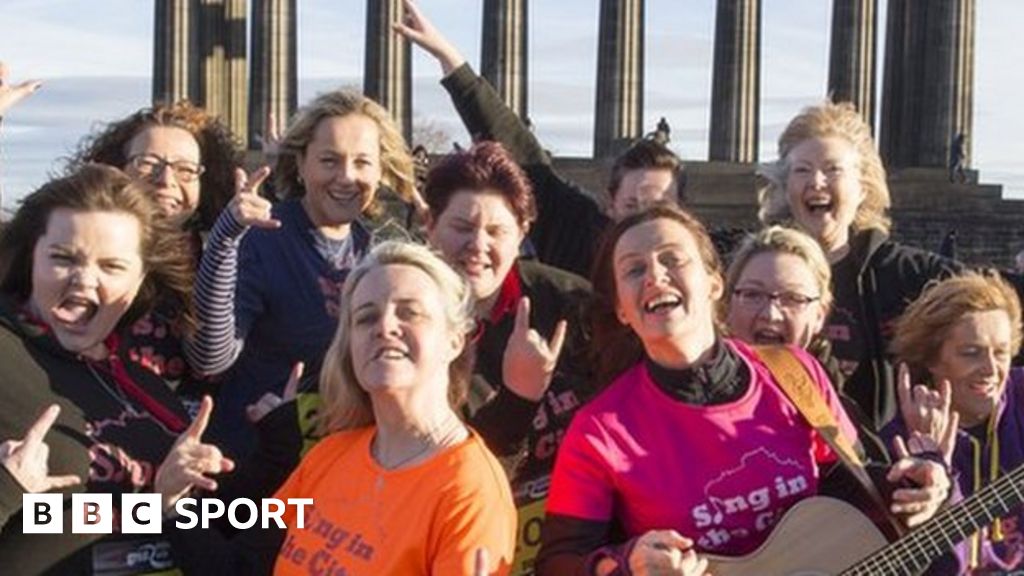 Great Edinburgh Winter Run: The singing running team - BBC Sport