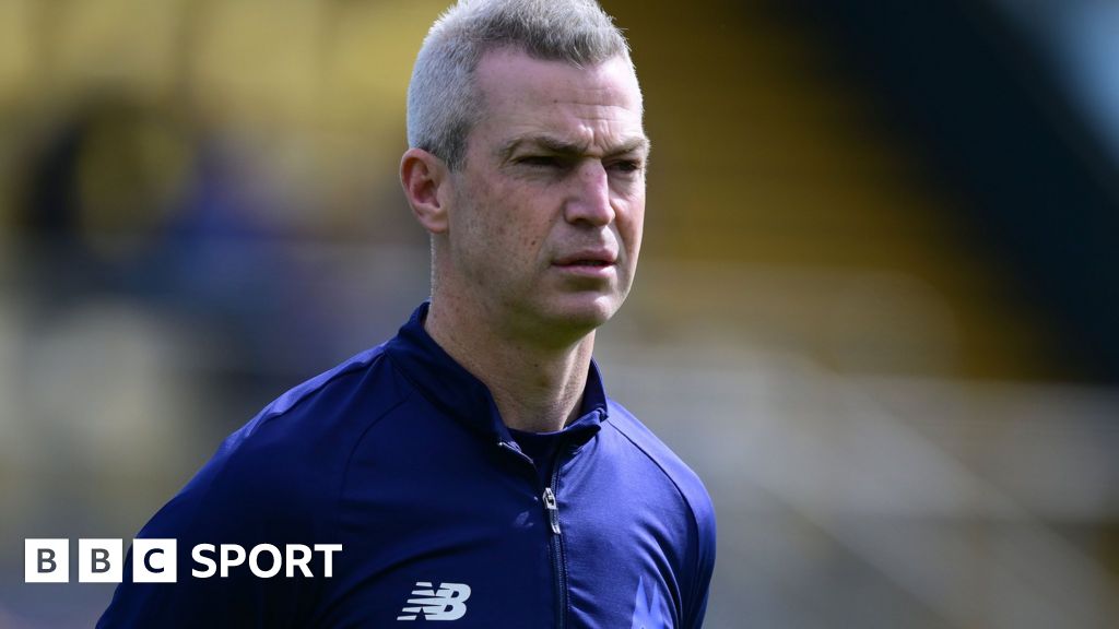 Aaron Downes hails Torquay United's squad amid uncertainty over club's ...