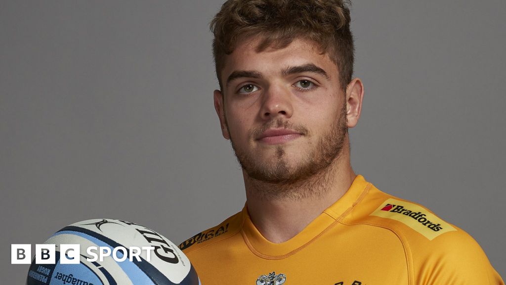 Corey Baldwin: Young back rejoins Scarlets from Exeter Chiefs - BBC Sport