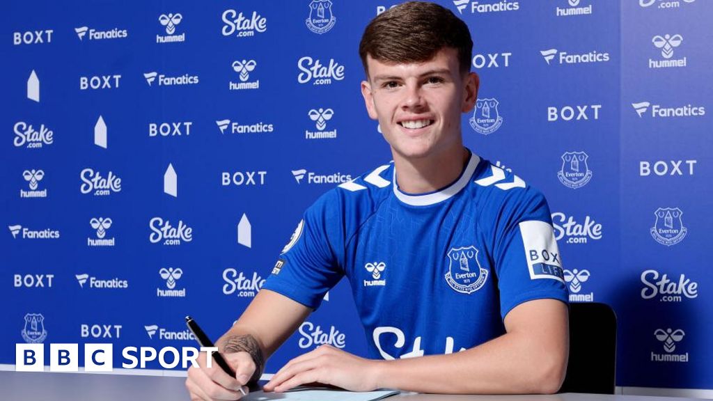 Everton: Jenson Metcalfe signs new contract - BBC Sport