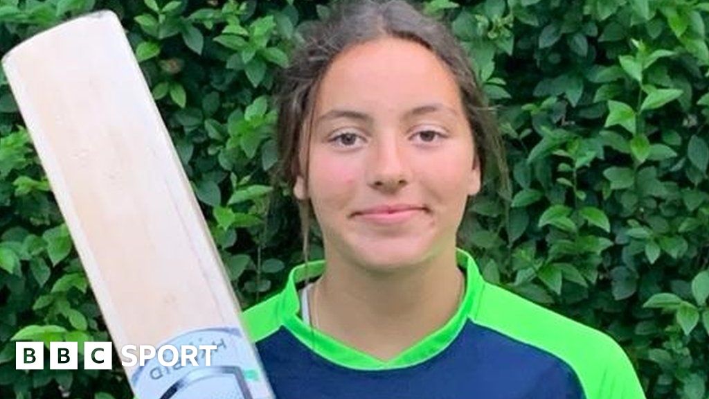 Amy Hunter: Belfast schoolgirl poised for Ireland debut at 15 - BBC Sport