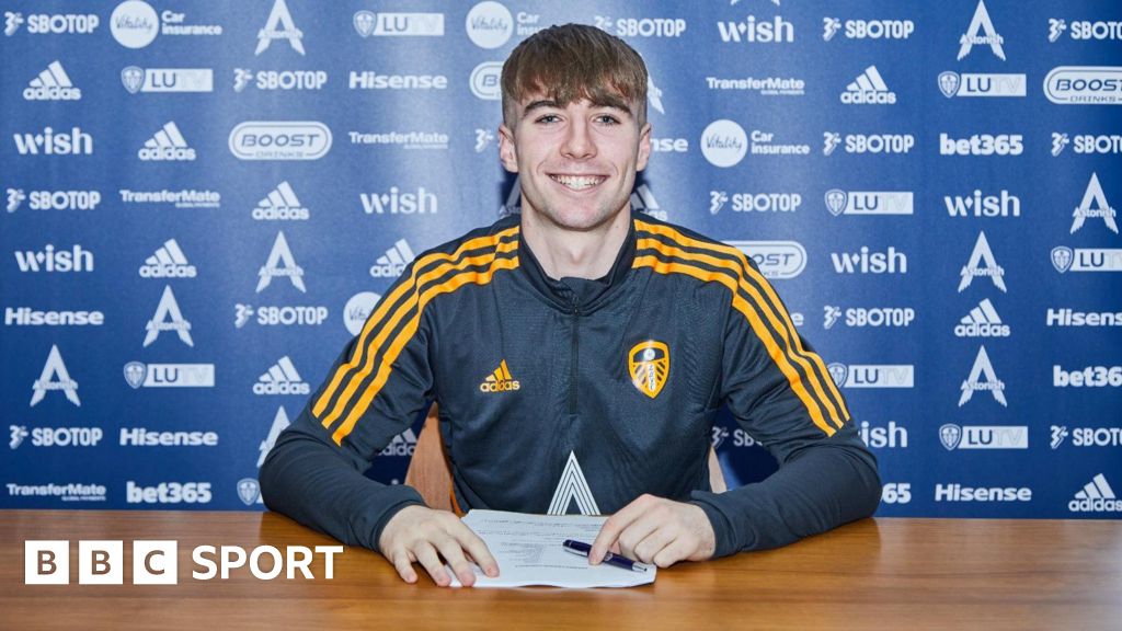 Coleman signs first professional Leeds contract - BBC Sport