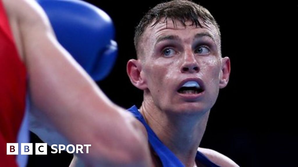 European Games: Sean McComb clinches boxing medal in Baku - BBC Sport