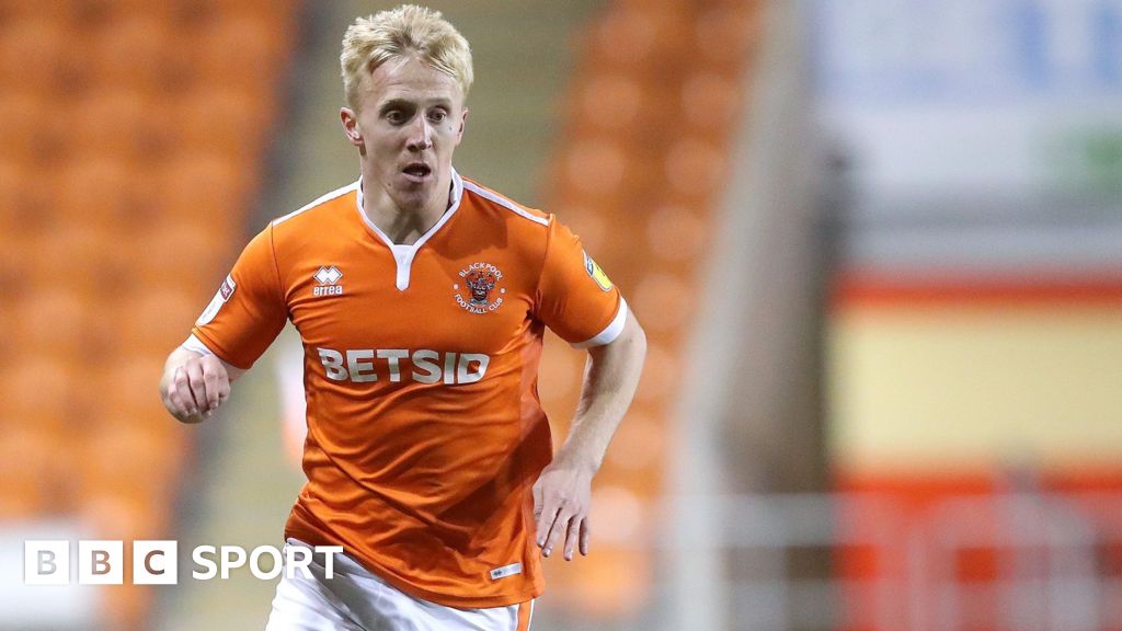 Mark Cullen: Blackpool striker joins Carlisle United on loan - BBC Sport