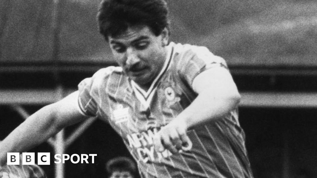 Chris Marustik: Former Wales and Swansea defender dies - BBC Sport