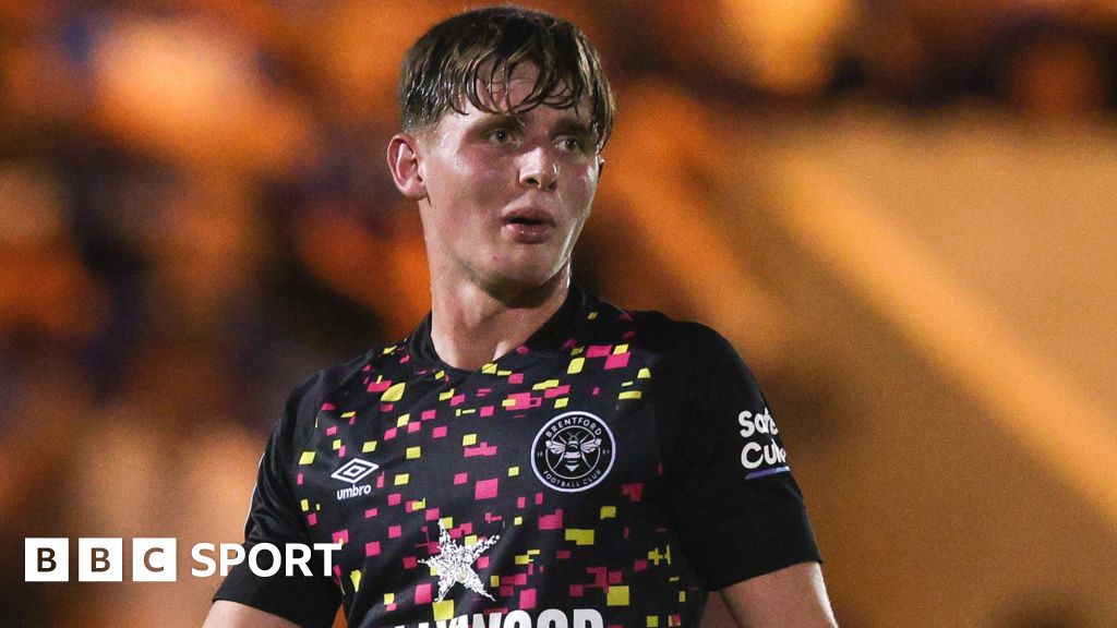 Fin Stevens: Oxford United sign Brentford defender on loan - BBC Sport