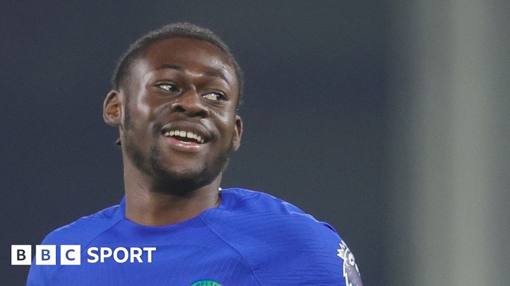 Alex Matos: Huddersfield Town sign Chelsea midfielder on loan - BBC Sport