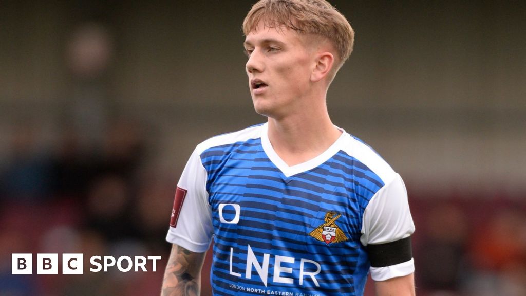 Jacob Chapman, Ethan Galbraith and Odin Bailey: Salford City sign trio on loan - BBC Sport