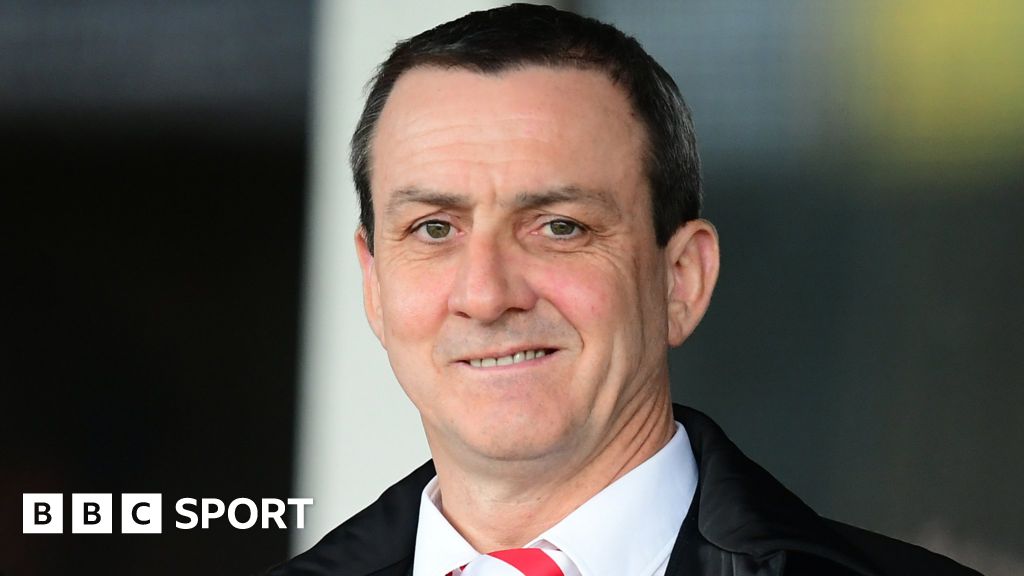 Andy Pilley: Fleetwood Town chairman resigns after conviction - BBC Sport