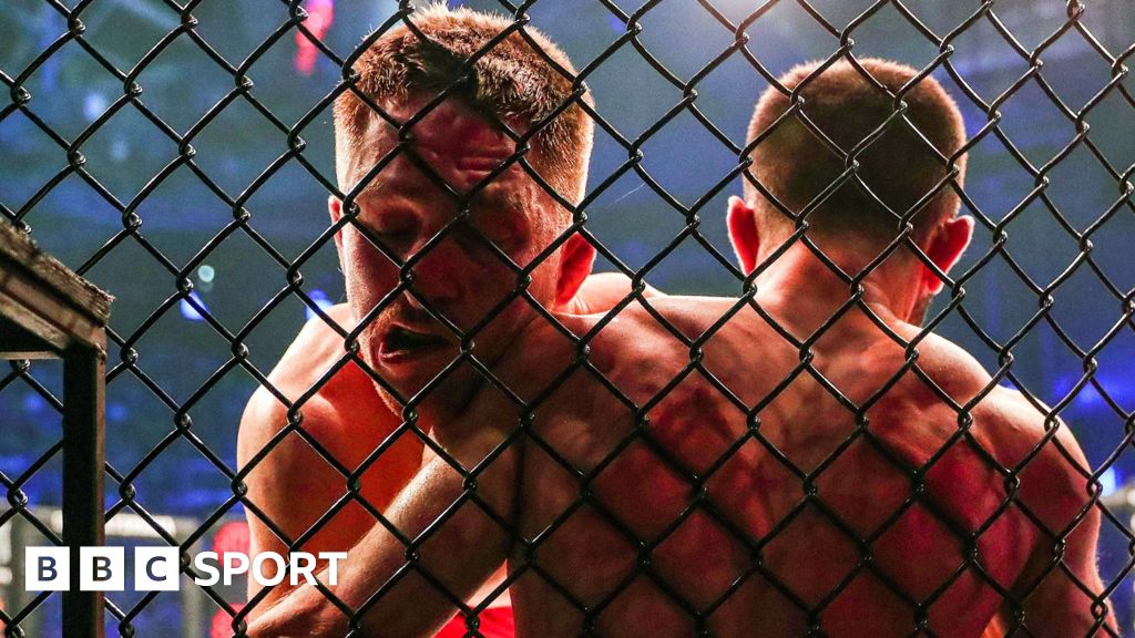 Brett Johns: Welsh fighter beats Kakhorov for first Bellator win - BBC ...