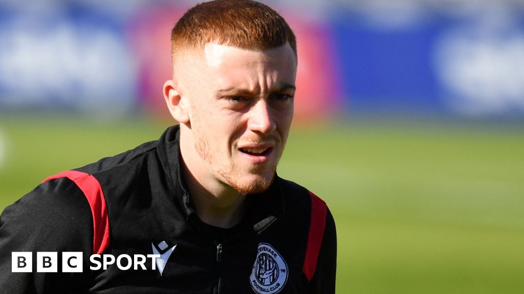 Arthur Read: Colchester United sign midfielder from Stevenage - BBC Sport