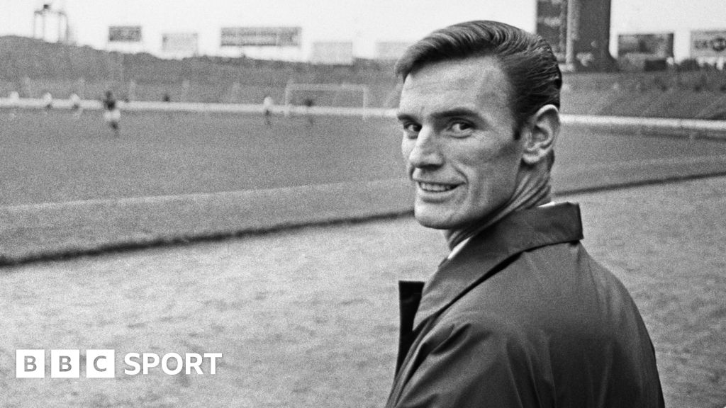 Alan Peacock: Former England and Middlesbrough striker reveals dementia ...