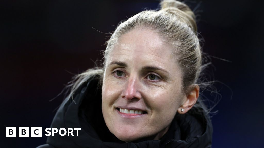 Gemma Grainger: Wales manager steps down to take up Norway job - BBC Sport