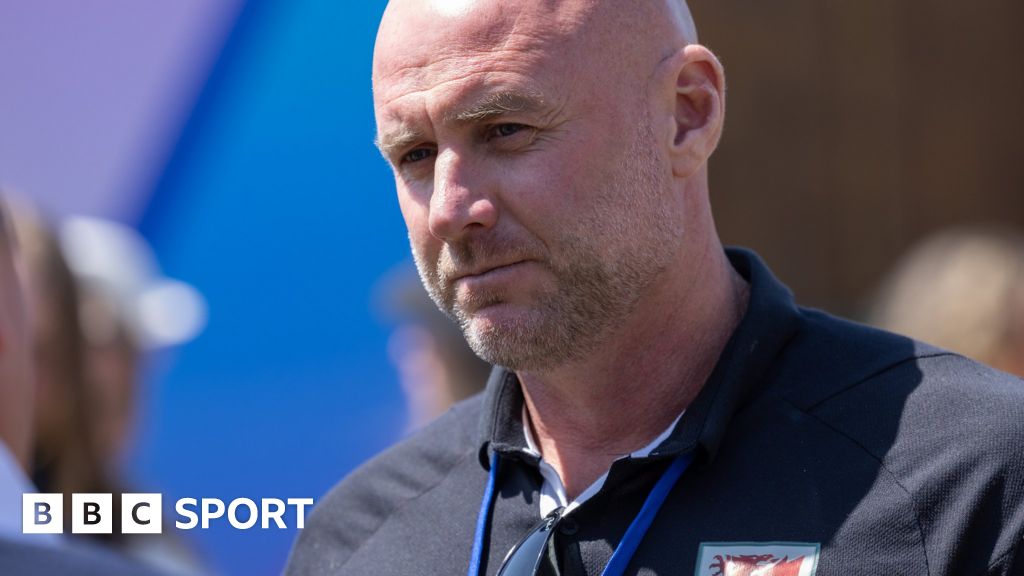 Robert Page: Wales boss takes 'full responsibility' for poor form but ...