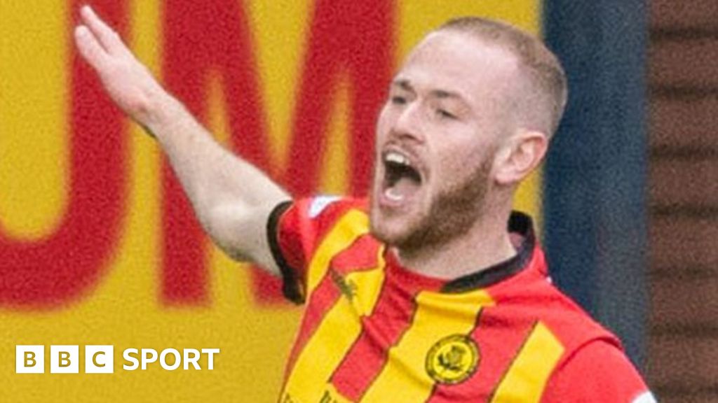 Dundee sign Zak Rudden and Vontae Daley-Campbell on loan - BBC Sport