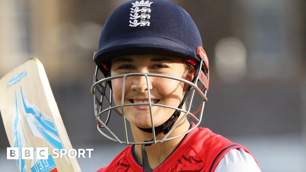 Alice Capsey: Alex Hartley praises 18-year-old England batter - BBC Sport